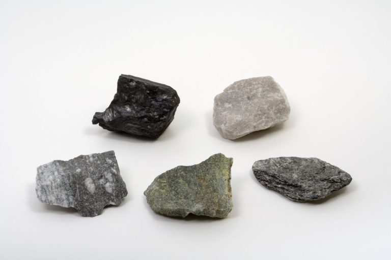 Rocks: Types and Uses - SimplExplainer
